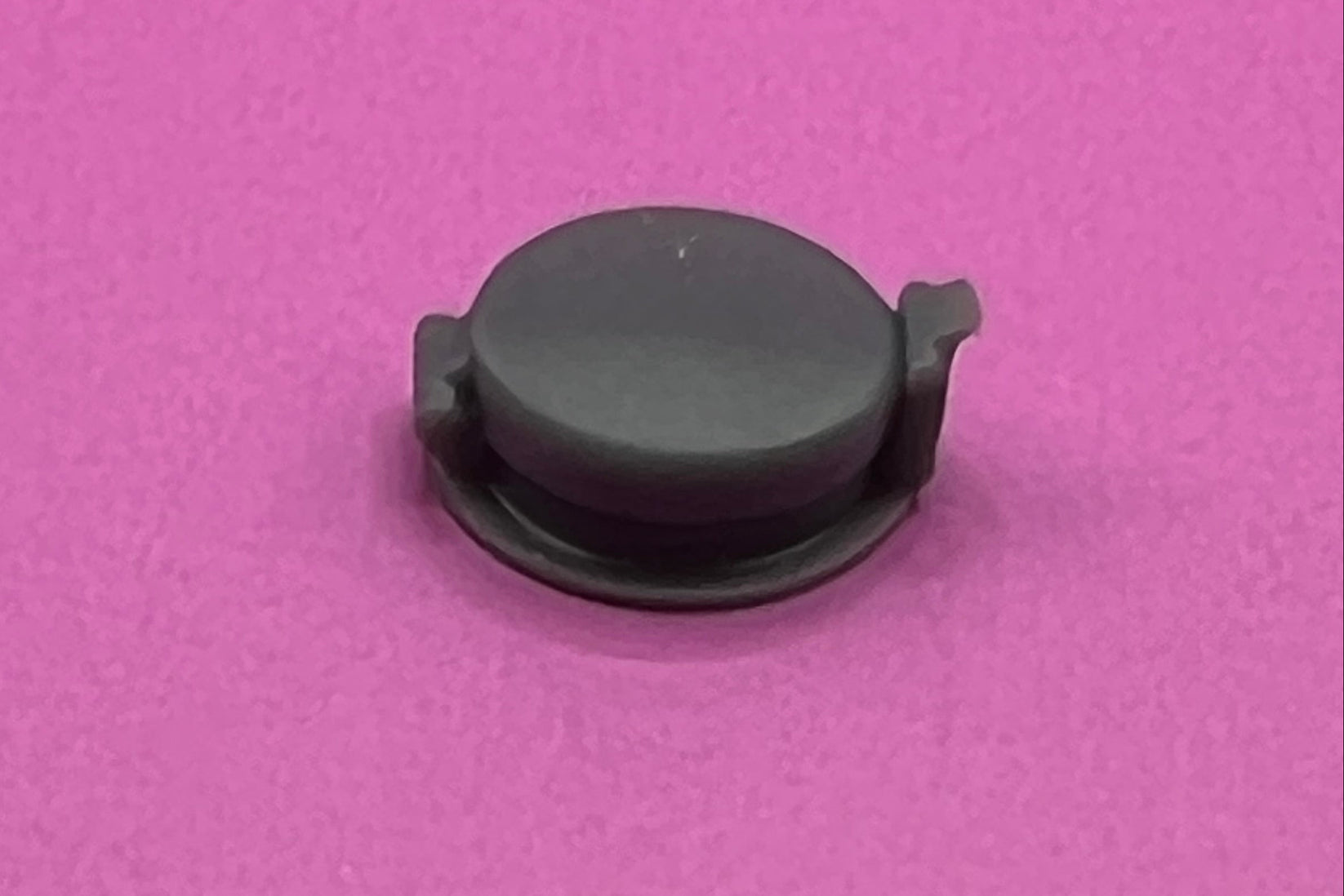 Le Mans Quick Fill Gas Cap – Model Behavior